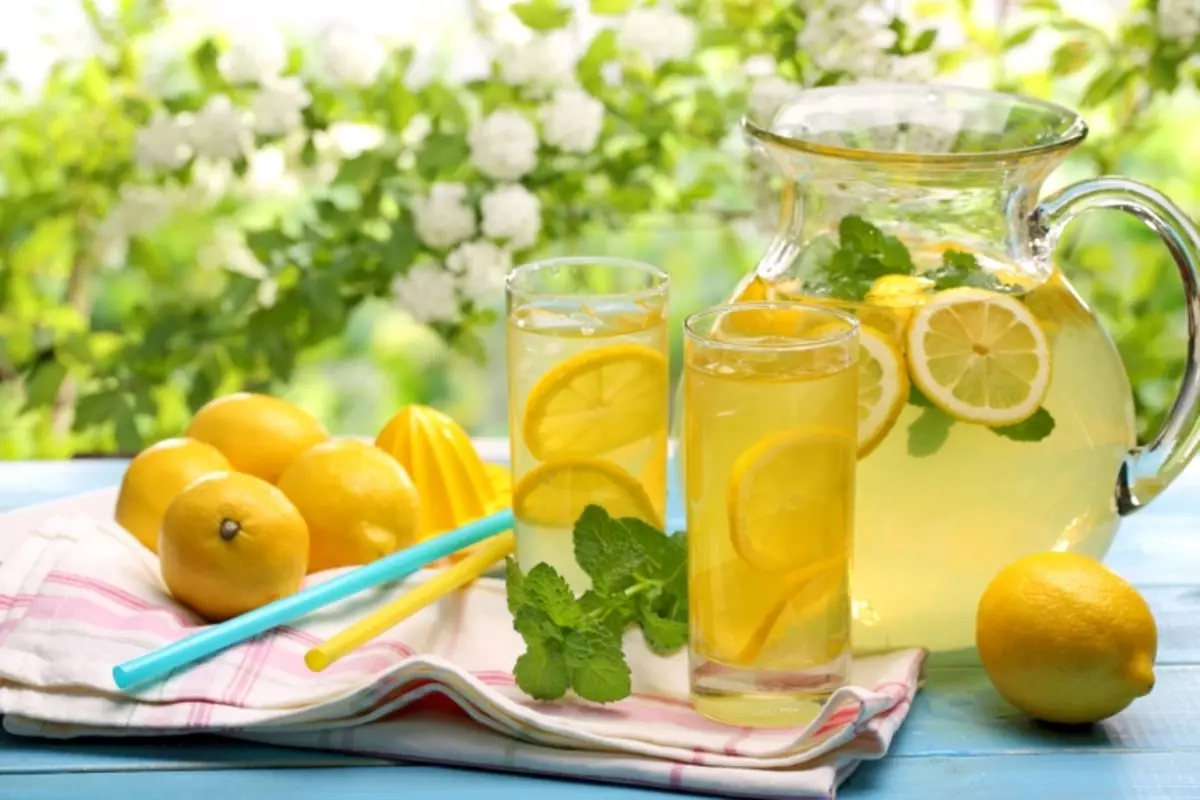 Keine Konservierungsstoffe und Additive - Home Limonade, 5 einfache Rezepte