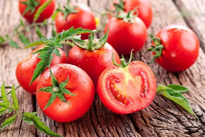 Proč je správná volba a jaká rajčata jsou lepší rostlina dostat bohatý výnos lahodných rajčat?
